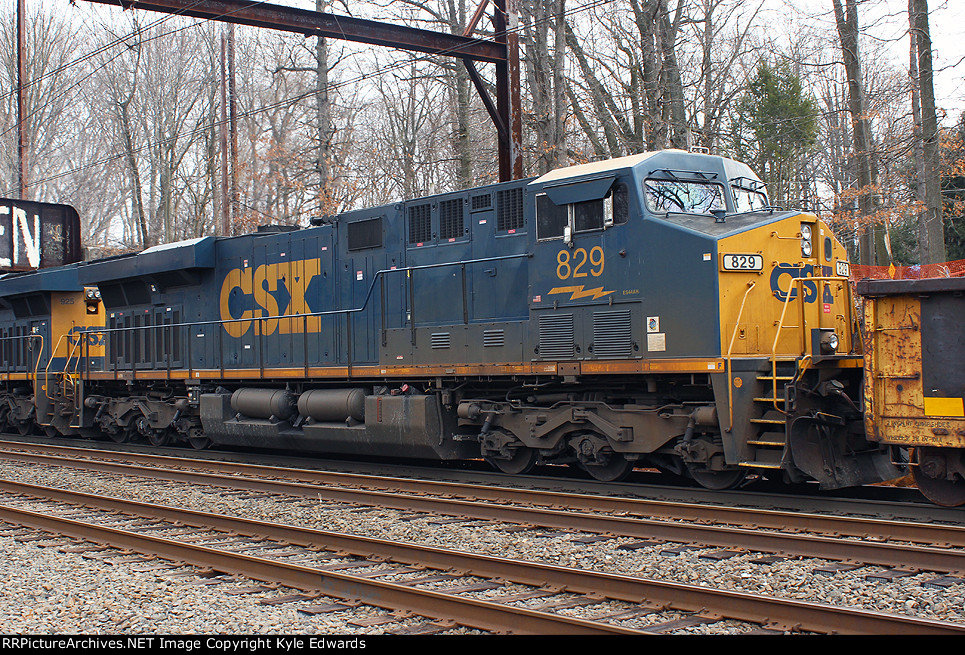 CSX ES44AC #829 on Q418-16